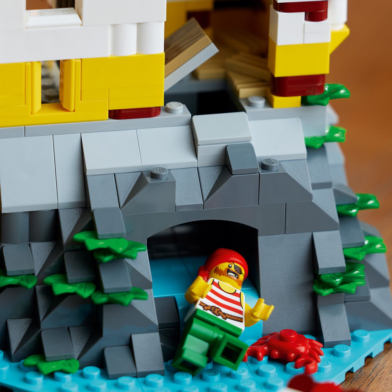 LEGO ICONS 10320 Twierdza Eldorado - Ceny i opinie - Ceneo.pl